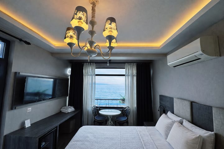 Denize Sıfır Açık Büfe Kahvaltılı Balkonlu Oda - Mudanya