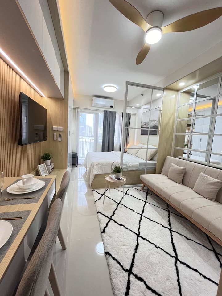 Modern Condo W/ Balcony, Washer, & Wifi At Makati - Metro Manila