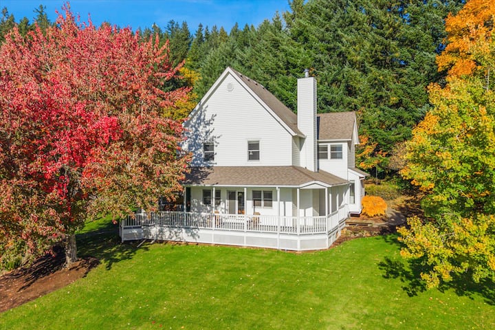 New Listing! Cellar’s Choice Retreat - Dundee, OR