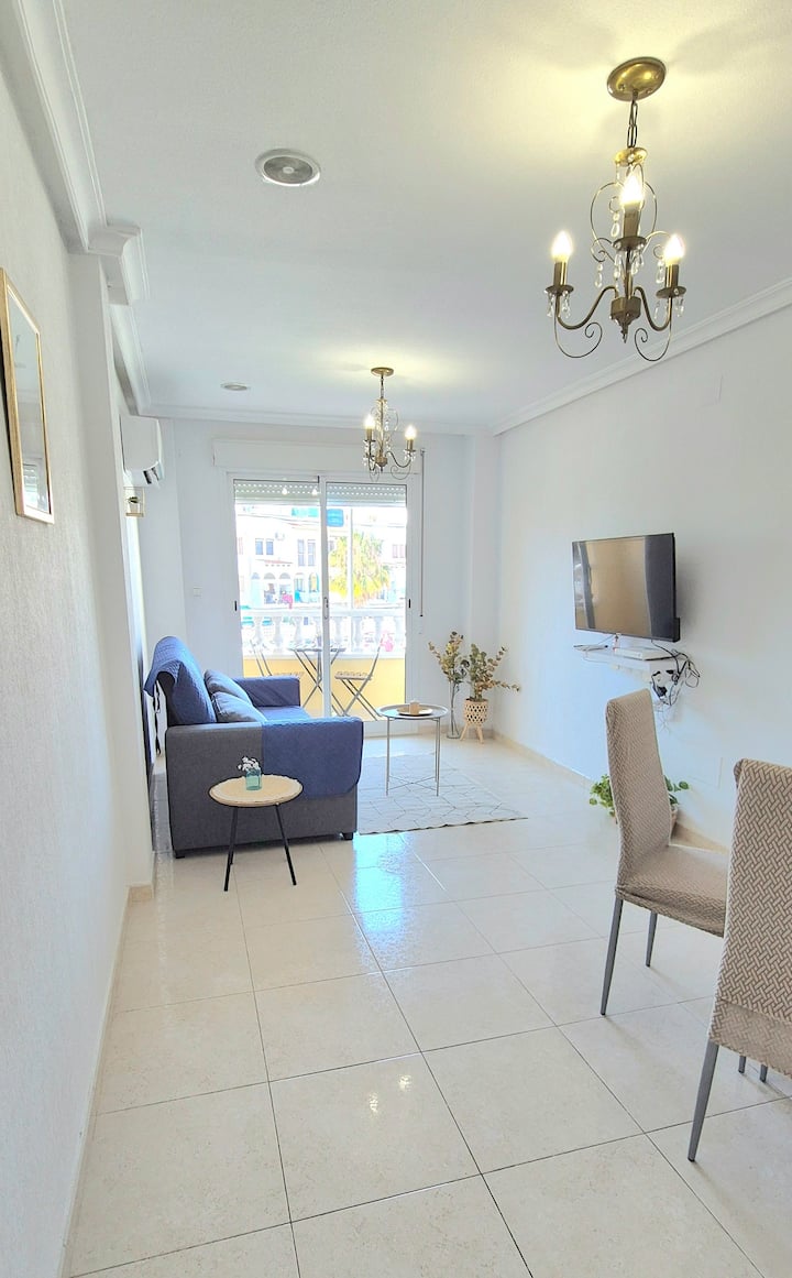 Queensize Bed, Wifi, Ac, 5 Min Walk To Locos Beach - Torrevieja