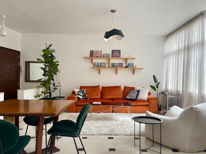 Gorgeous & Sunny 2br In Gemayzeh - Beirut