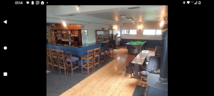 Rent Your Own Pub & Four-bedroom Holiday Home - Irlanda