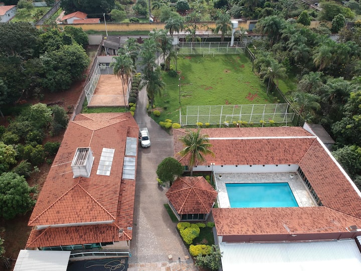 Quarto 02 Para Hospedagem Em Chácara Com Piscina - Uberlândia
