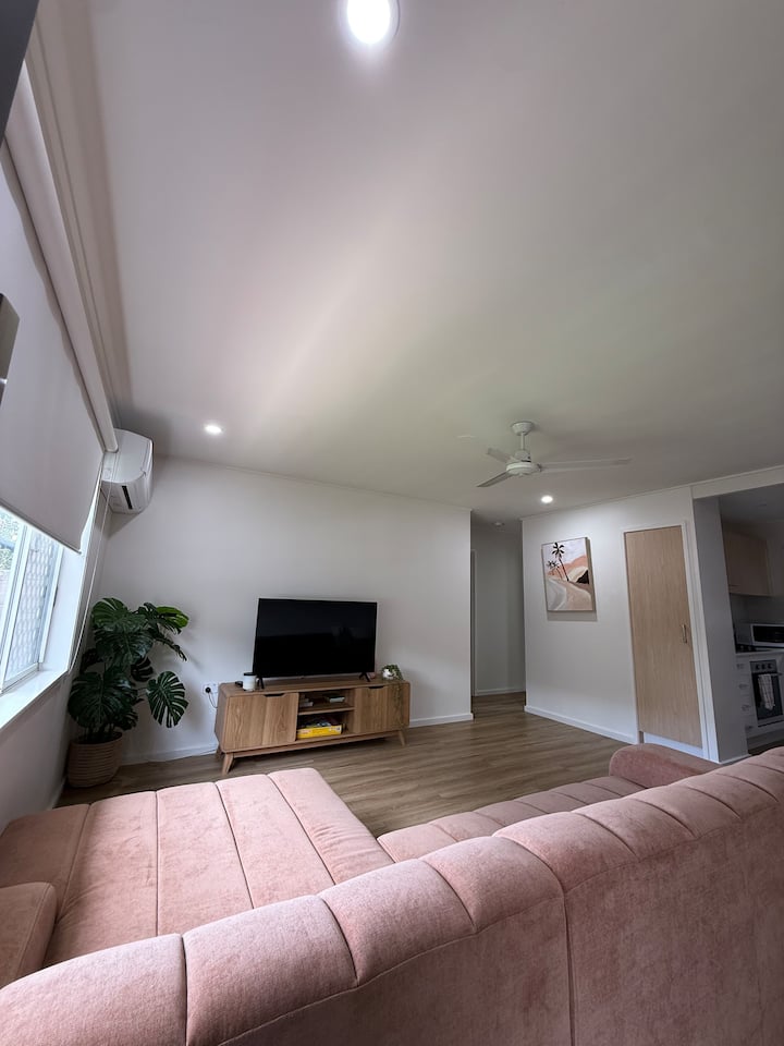 Modern Duplex Steps From The Golf Course – Unit 3 - Townsville