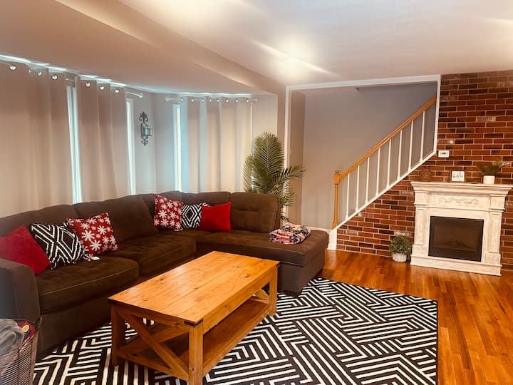 Family Retreat |Fenced Yard | Near Hospitals & Su - Syracuse, NY