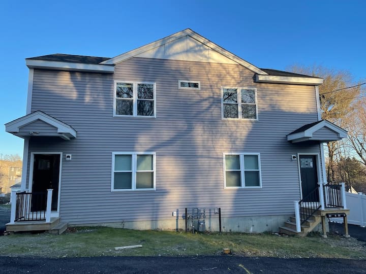 New Apt, Pet Friendly. Airport - Worcester, MA
