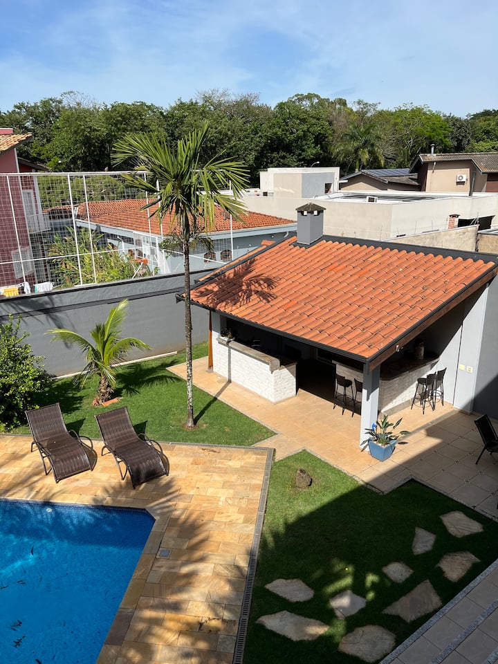 Casa Em Condomínio Com 3 Suítes E Ar Condicionado - Holambra