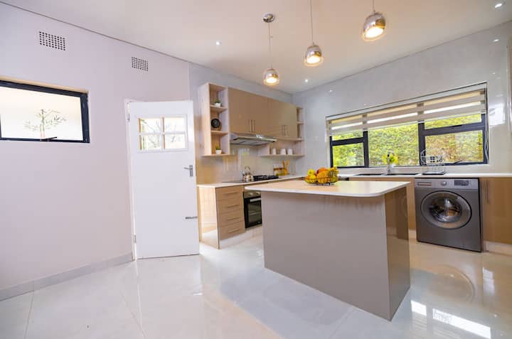 Ridgeway (Solar Back Up And Water Netflix Wifi) - Harare