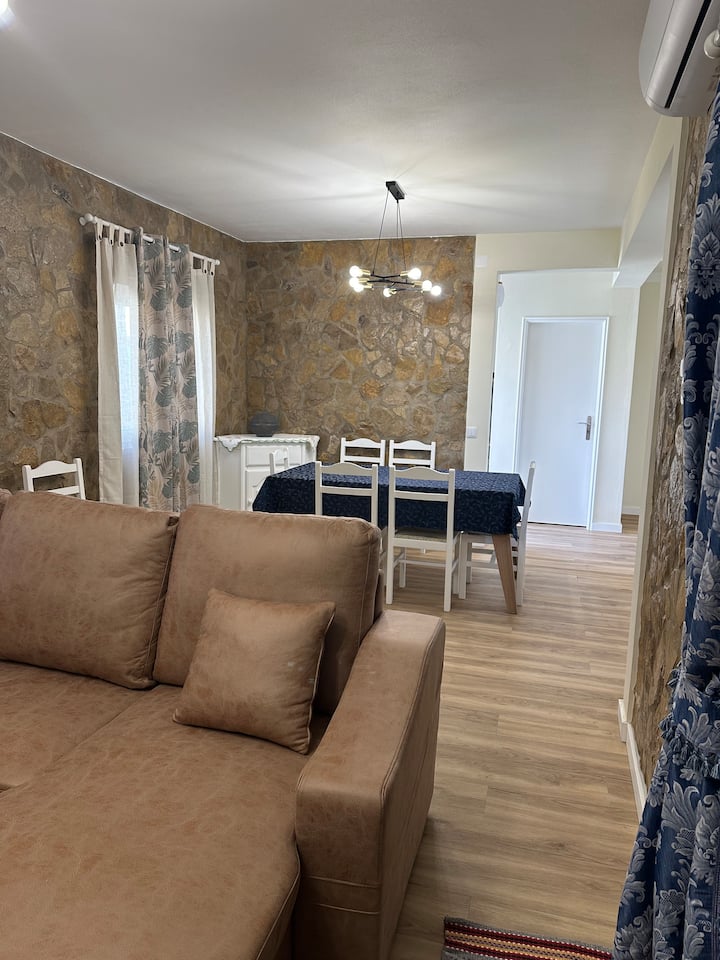 Casa Em Vila Do Bispo / Sagres - Vila do Bispo