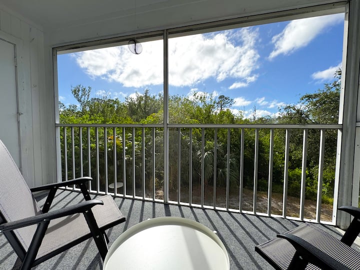 Sunny Port Charlotte 2br Condo | Pool - Punta Gorda, FL