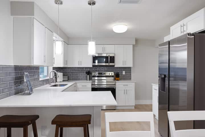 Renovated Florida Bungalow - Dunedin, FL