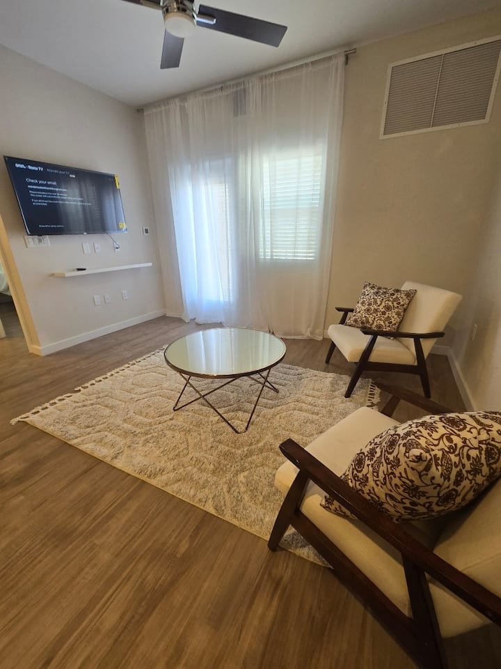 Simple Lux Living 1x1 - Corrales, NM