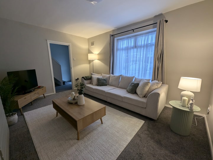 Chelveston House | Perfect For Families - Corby