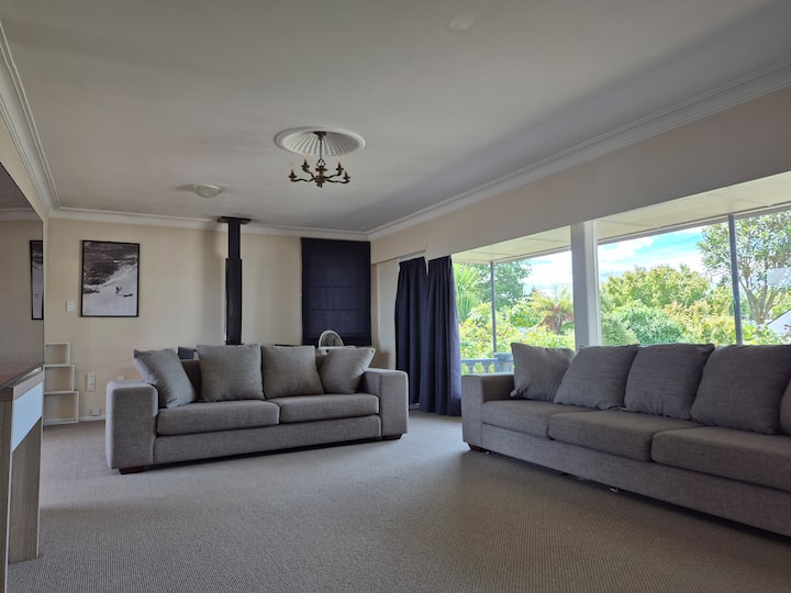 Elevated On Tamamutu - Taupo