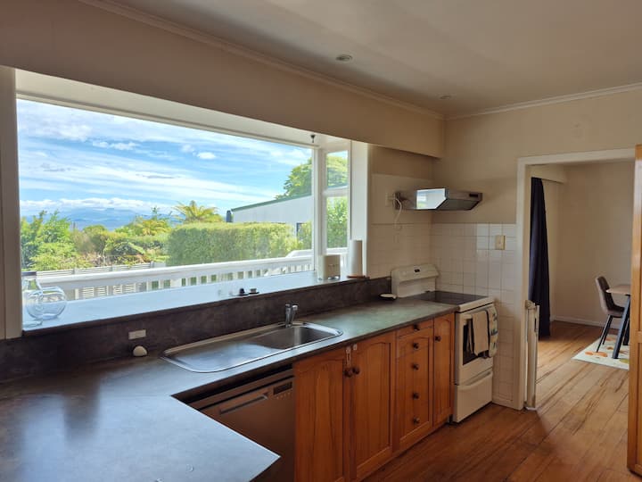 Secured Parking | High Speed Wi-fi | 3 Big Bed - Taupō