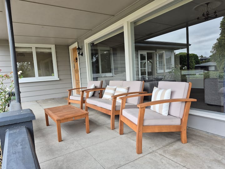 Elevated On Tamamutu - Taupo