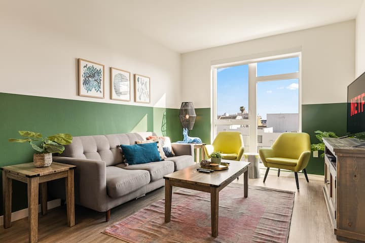 Light-filled 2bd Suite In K-town | Parking & Gym - Los Angeles, CA