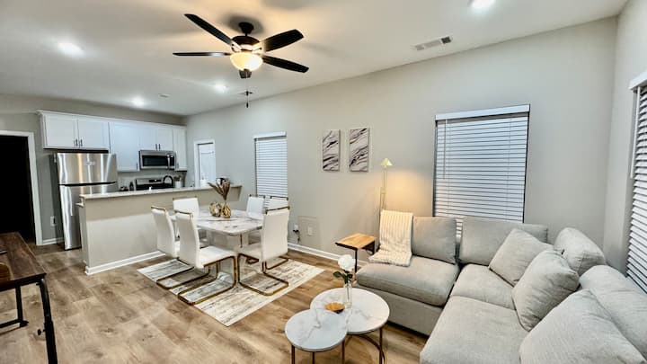 White House  5 Min/uwg/tanner - Carrollton, GA
