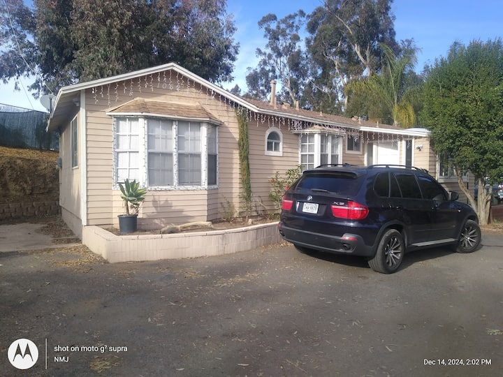 Cute 3 Bdrm Cottage Near College - Escondido, CA