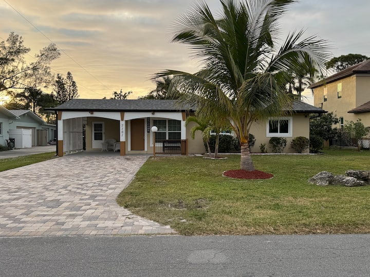 Sunset Cove: Enjoy The Beach! - Punta Rassa, FL