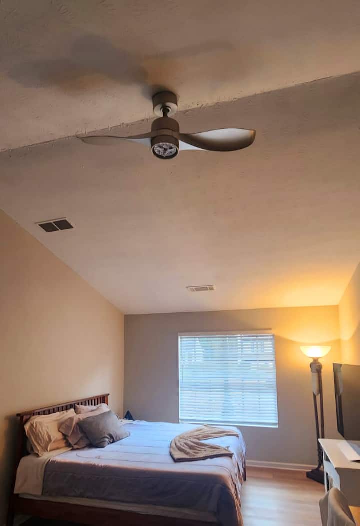 Spacious Alpharetta House Near Avalon & Dining - Alpharetta, GA