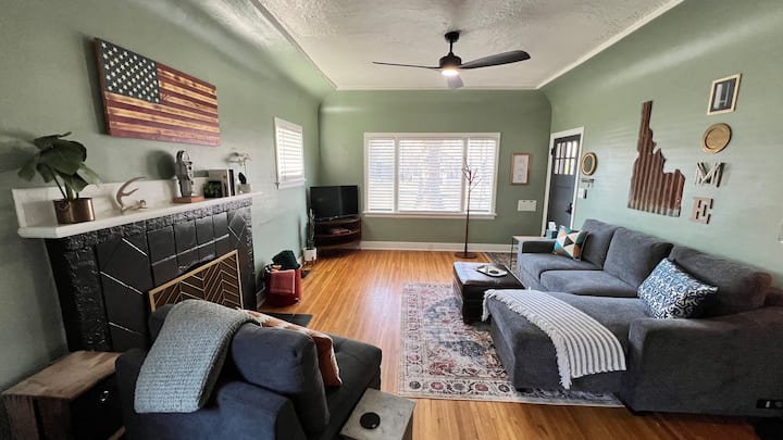 Stylish Normal Hill Bungalow - Lewiston