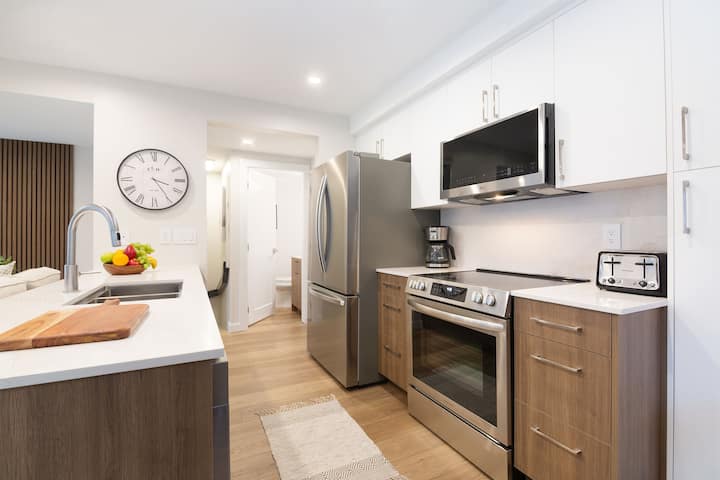 3br Lux Village Townhouse W/ Pvt Hot Tub & Parking - Whistler Blackcomb