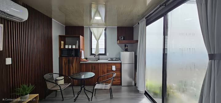 Fuego: Vista Al Volcán, Wifi, A/c, Parqueo, Bbq - La Fortuna