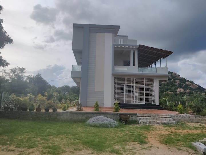 Tranquil Villa With Nature Hill Trail - Krishnagiri