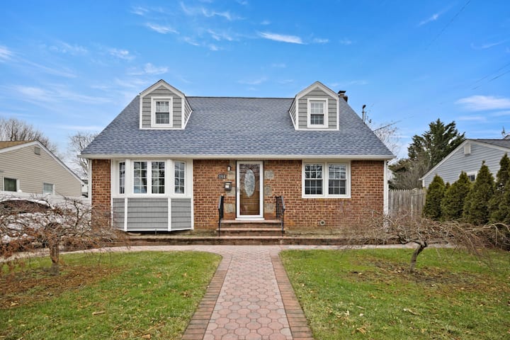 Welcome To Your Home Haven - Roslyn, NY