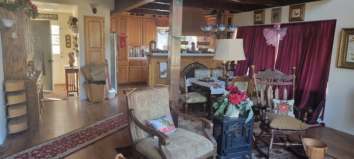 Loft Mountain Views & Shared Spaces! - Frazier Park, CA