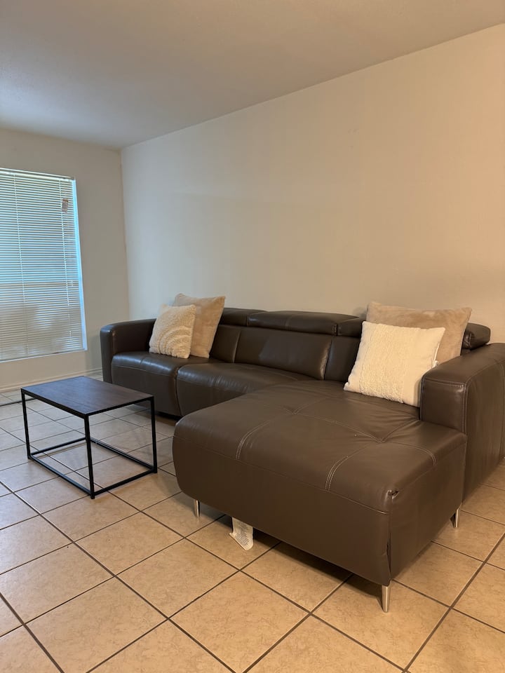 Centrally Located Near Inner Loop F - Houston, TX