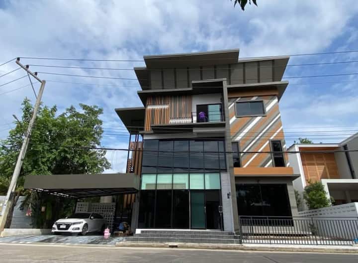 2b1b — Spacious And Peaceful - Chiang Mai