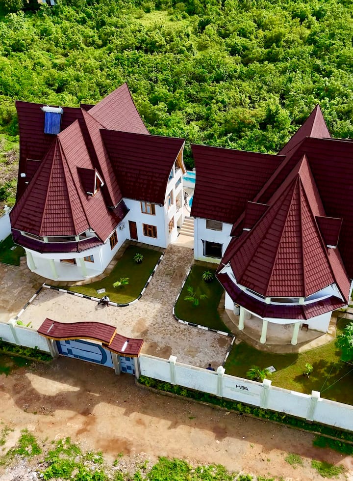 Spacious Apt W/pool, 10 Mins To Beach W/ac, Wifi - Diani Beach