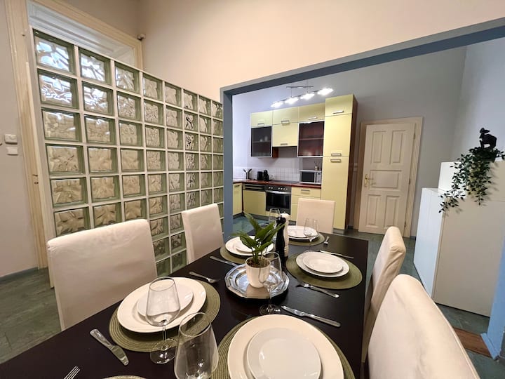 Charles Bridge Apartment - Prague