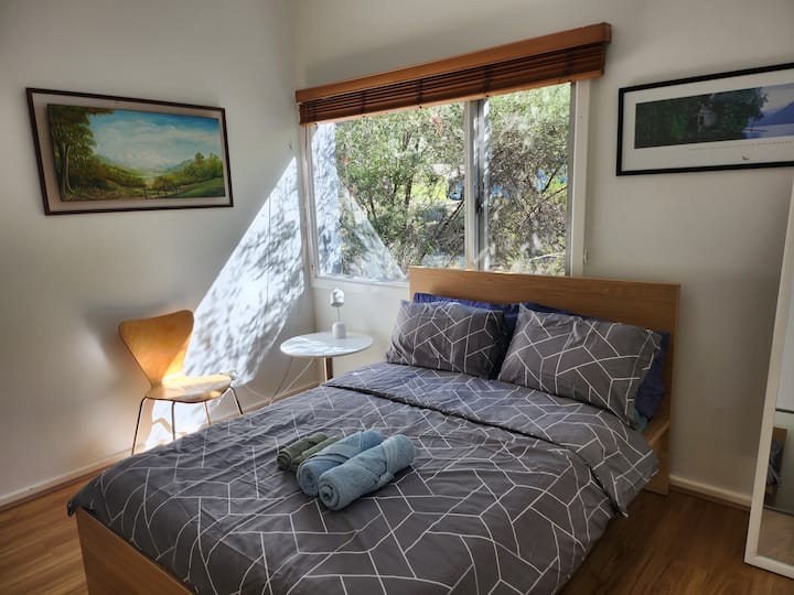 Cozy Quiet Garden Retreat In Campbell Local Life - Canberra