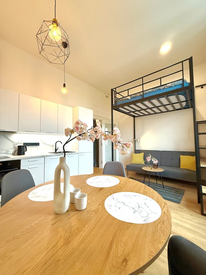 Loft In Holešovice – 8‑min To Old Town - Prag