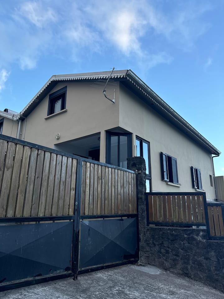Ti Caz Azalée Pour 6 Personnes - Parc national de la Réunion