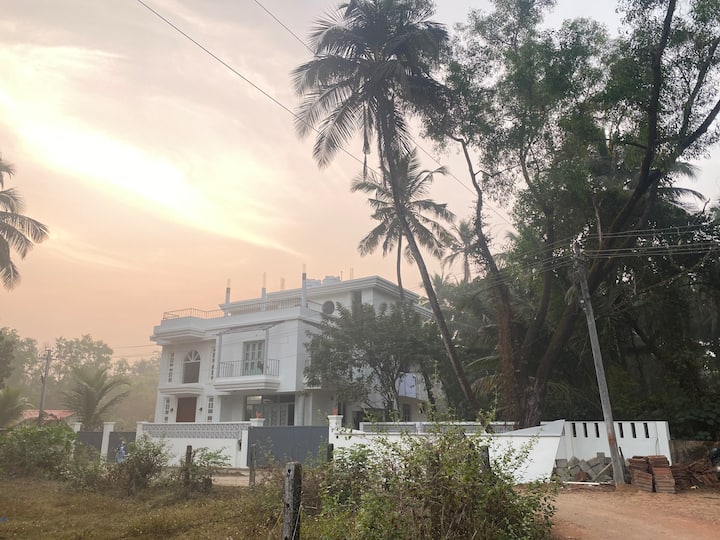 1bhk Flat Near Beach | Couple Bathtub |Pvt Terrace - Goa