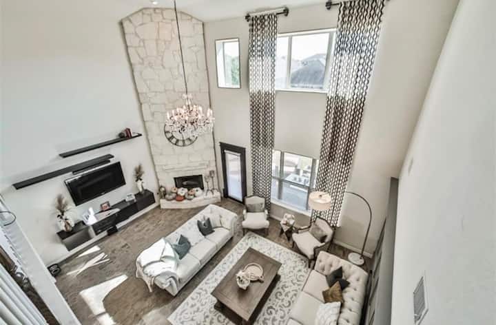 Luxury Living 4 Bedroom - Katy, TX