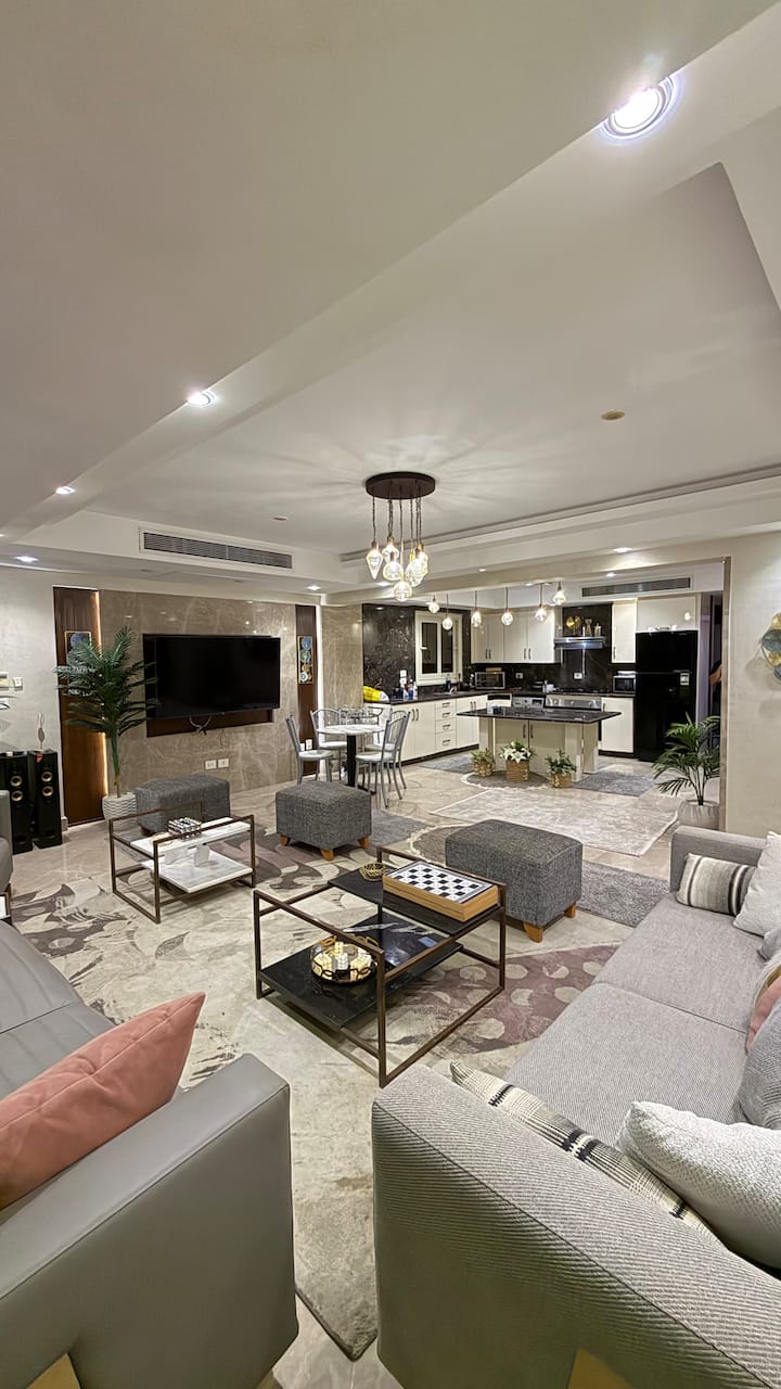 Luxurious 2 Bds Apartment At Dokki, Mesadaq Street - 카이로