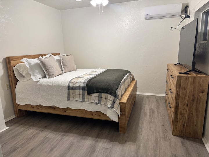 Safford Downtown Apartment - Safford, AZ