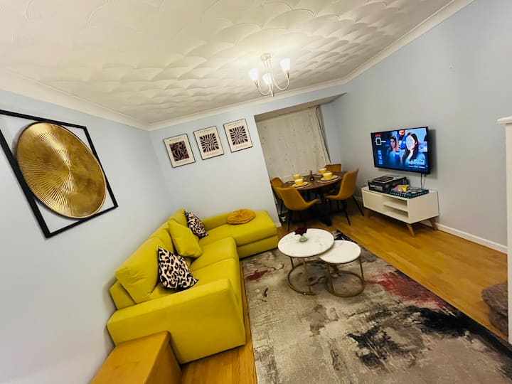 15 Mins To Luton Airport, Free Parking For 2 Cars - Luton