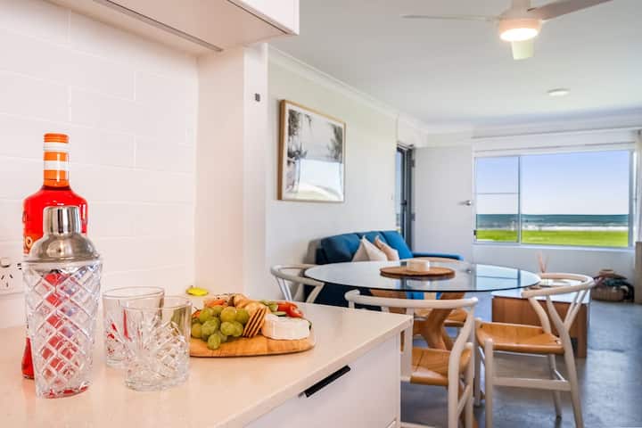 Absolute Beachfront Apartment 3b - Lennox Head