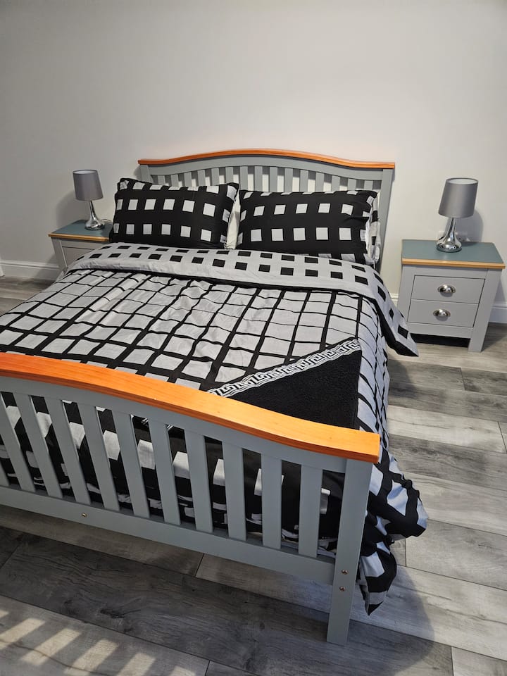 Large Ground Floor Double Room In Town House - Ely - Ely