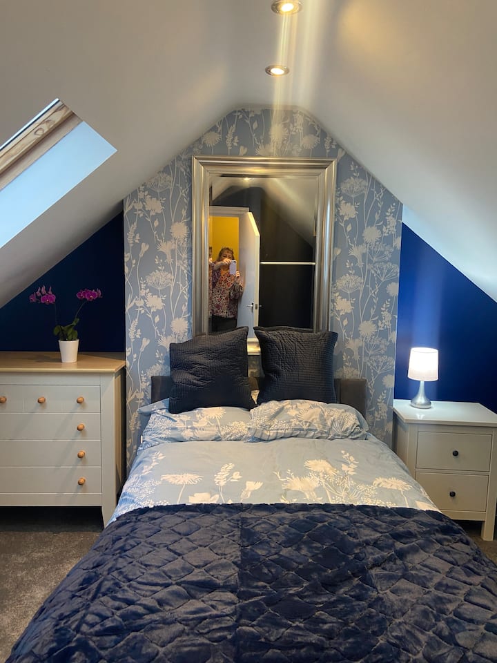 Newly Renovated Loft Room. - Epsom