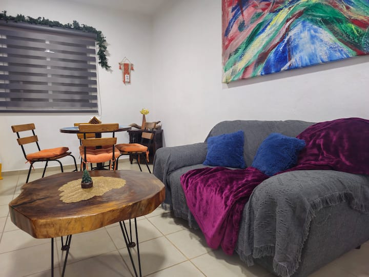 Casa Familiar Ubicada En Zona Centrica Y Tranquila - Manzanillo