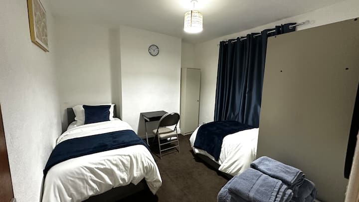 Nice And Cozy Private Twin Room (C13) - 맨체스터