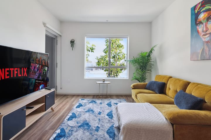 Hollywood 1bdr Apt W Free Parking - Los Angeles, CA