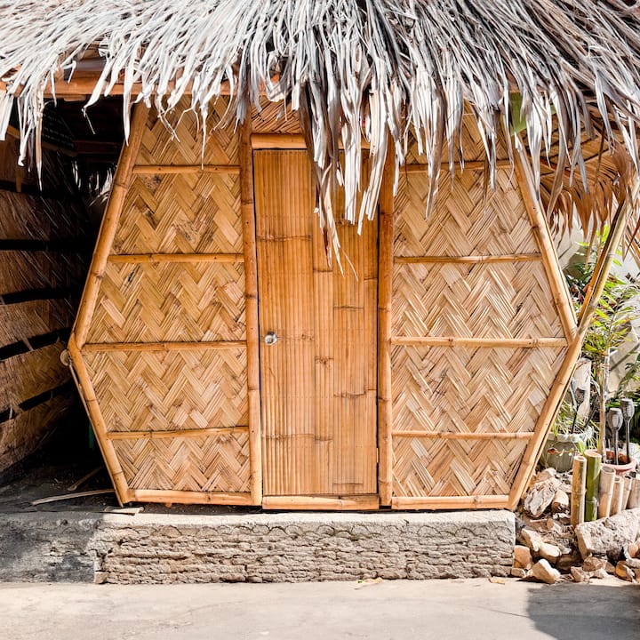 Baywalk Beachfront Resort : Tiki Shack B-fan Room - Baler